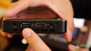 Brookstone HDMI Pocket Projector Review [video]