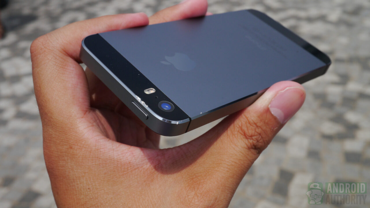 iPhone 5s vs 5c drop test: is Apple’s plastic better?
