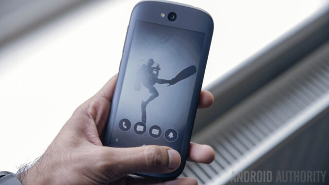 Yotaphone 2 will get new accessories, apps and a white variant in the ...