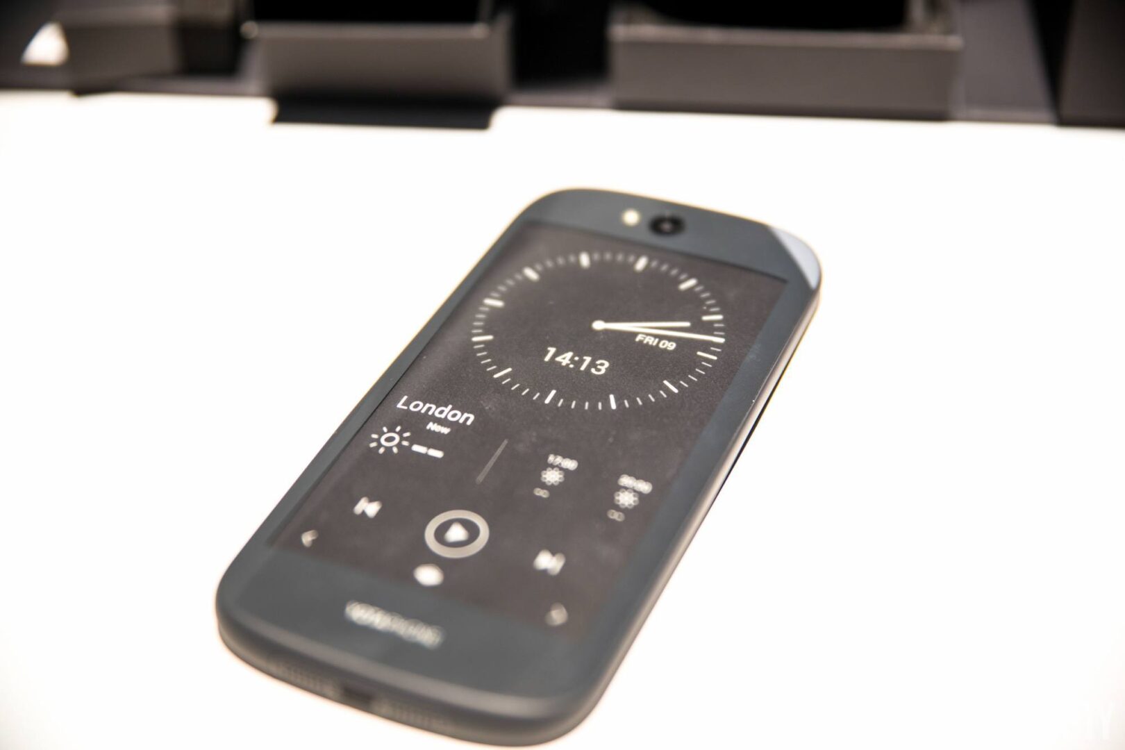 YotaPhone 2 hands on and first impressions