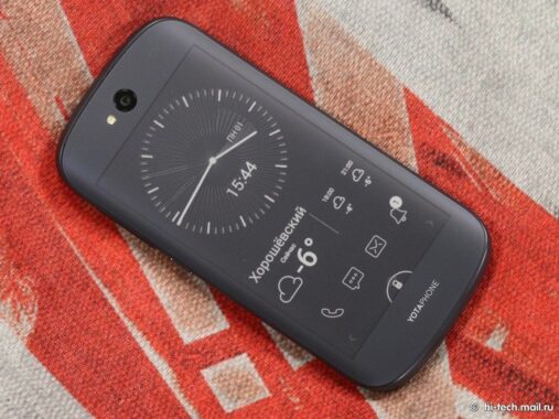 YotaPhone 2 already reviewed by Russian tech site