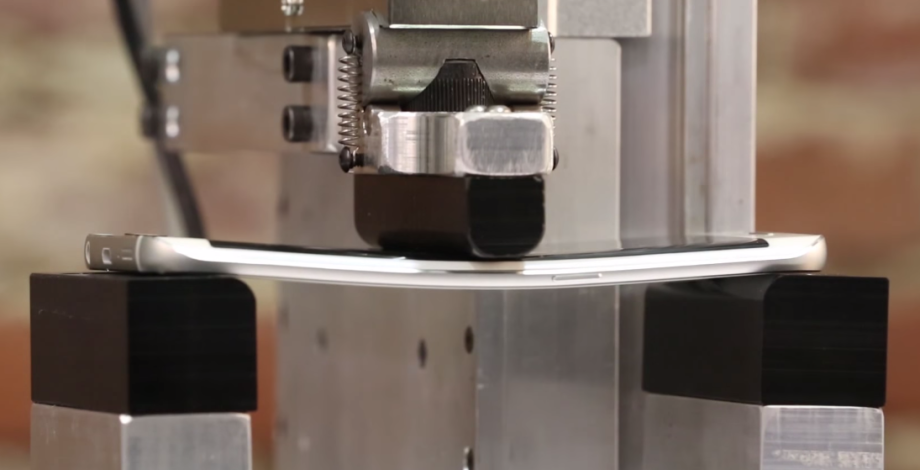 Video: S6 Edge bends at same load as iPhone 6 Plus, One M9 is slightly ...