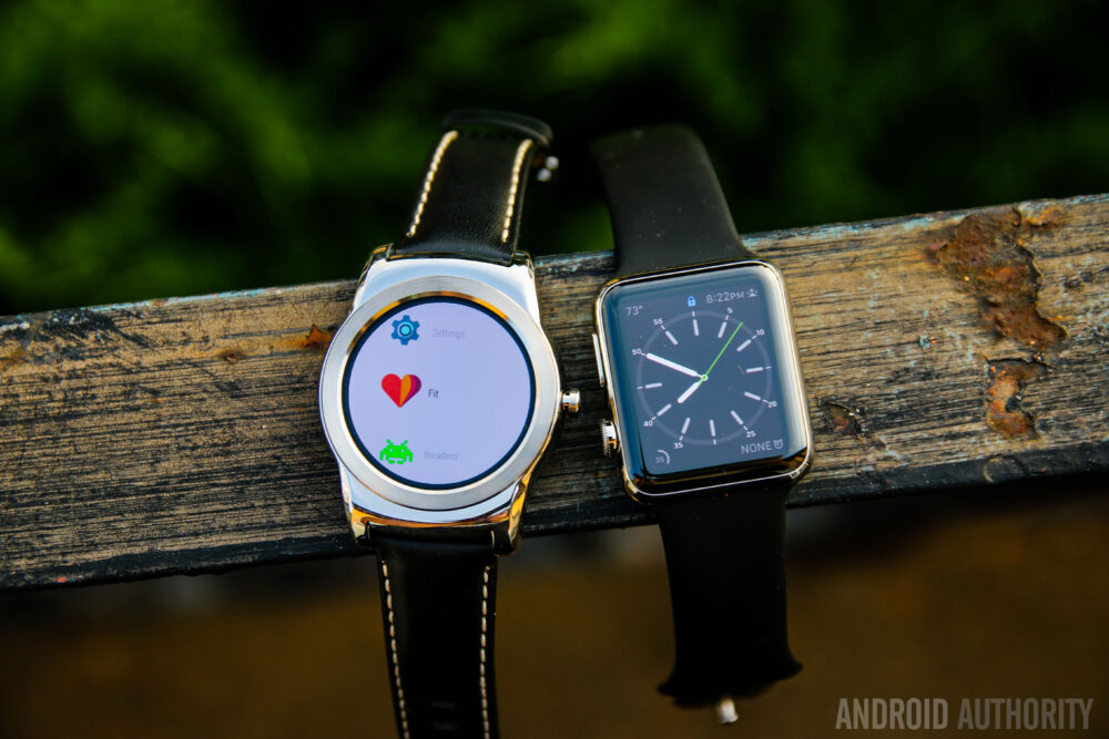 Android Wear vs Apple Watch Software comparison