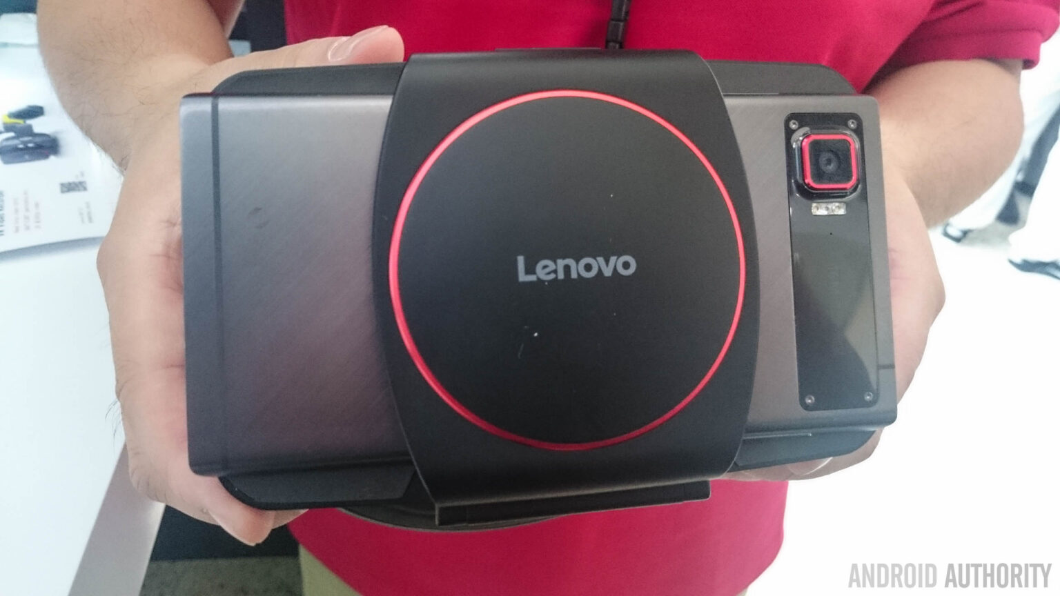 Lenovo VR Goggles official, takes on Samsung and Oculus