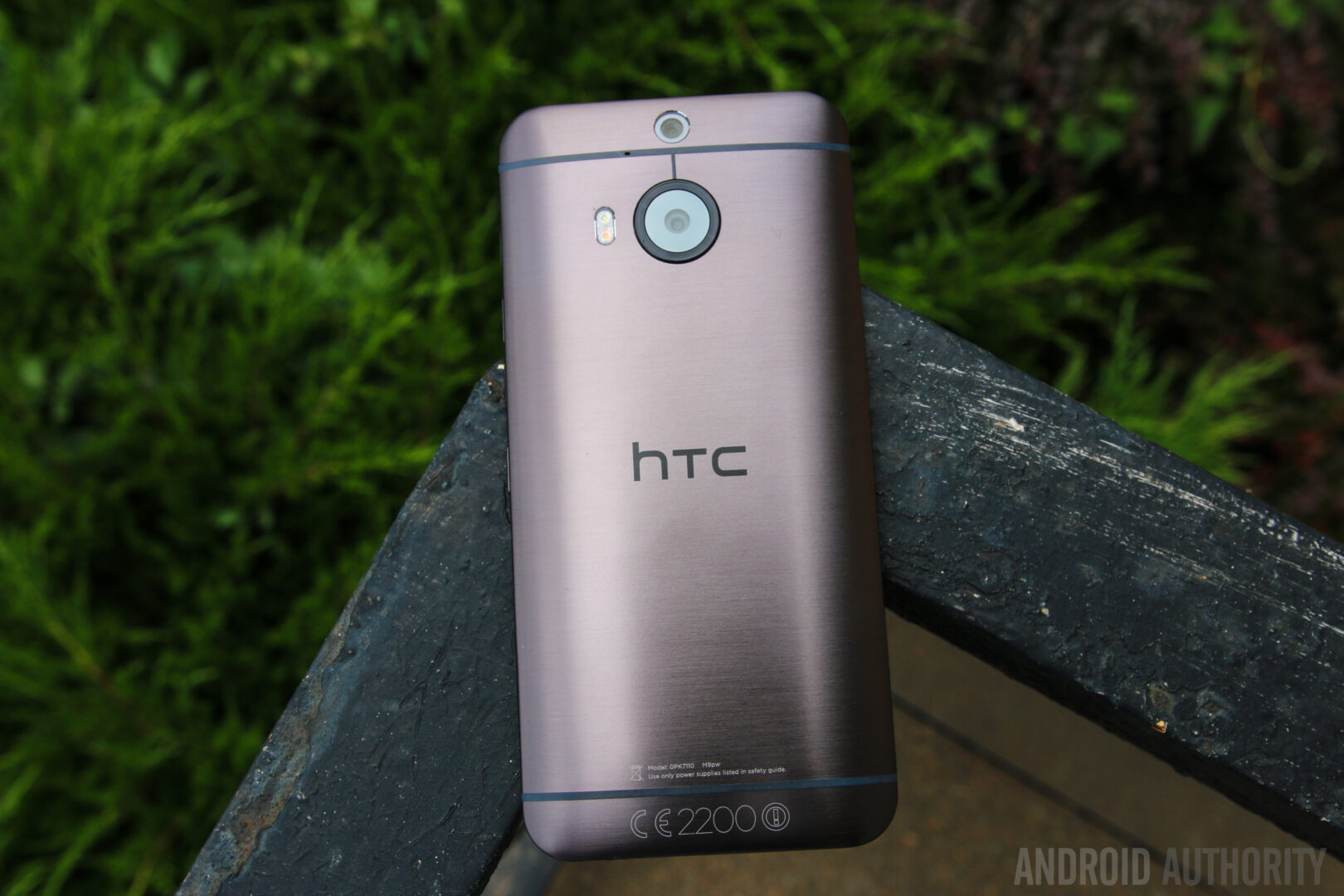 HTC's share price leaves a brand with no value - Android Authority