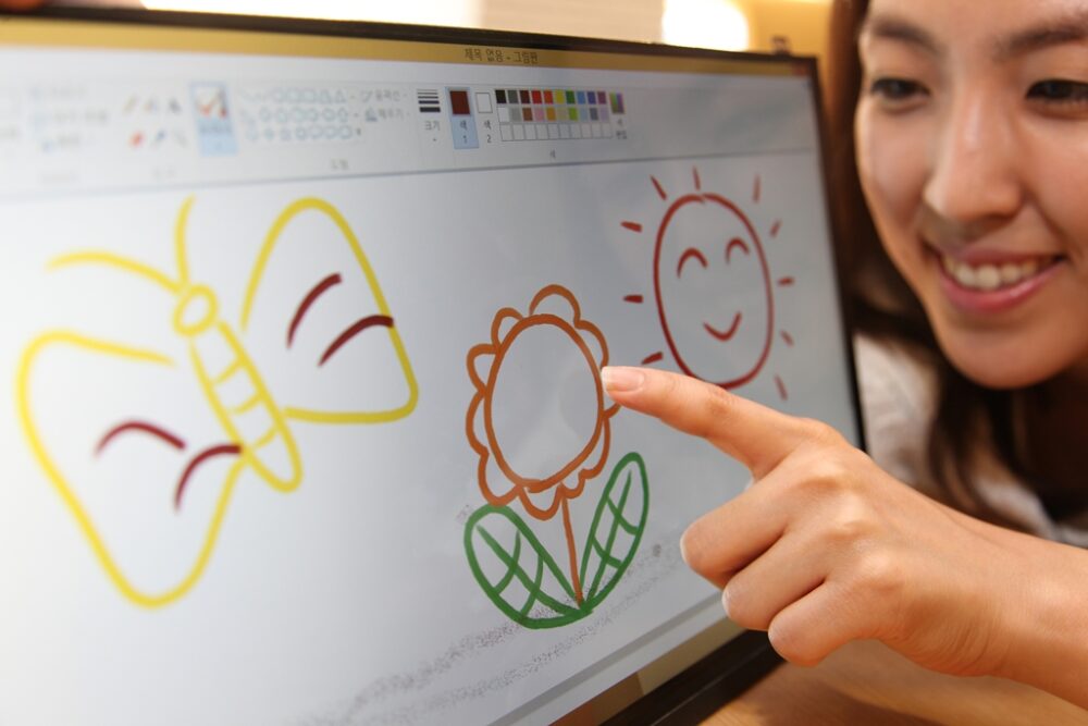LG Display launches slimmer in-cell touch LCD panels