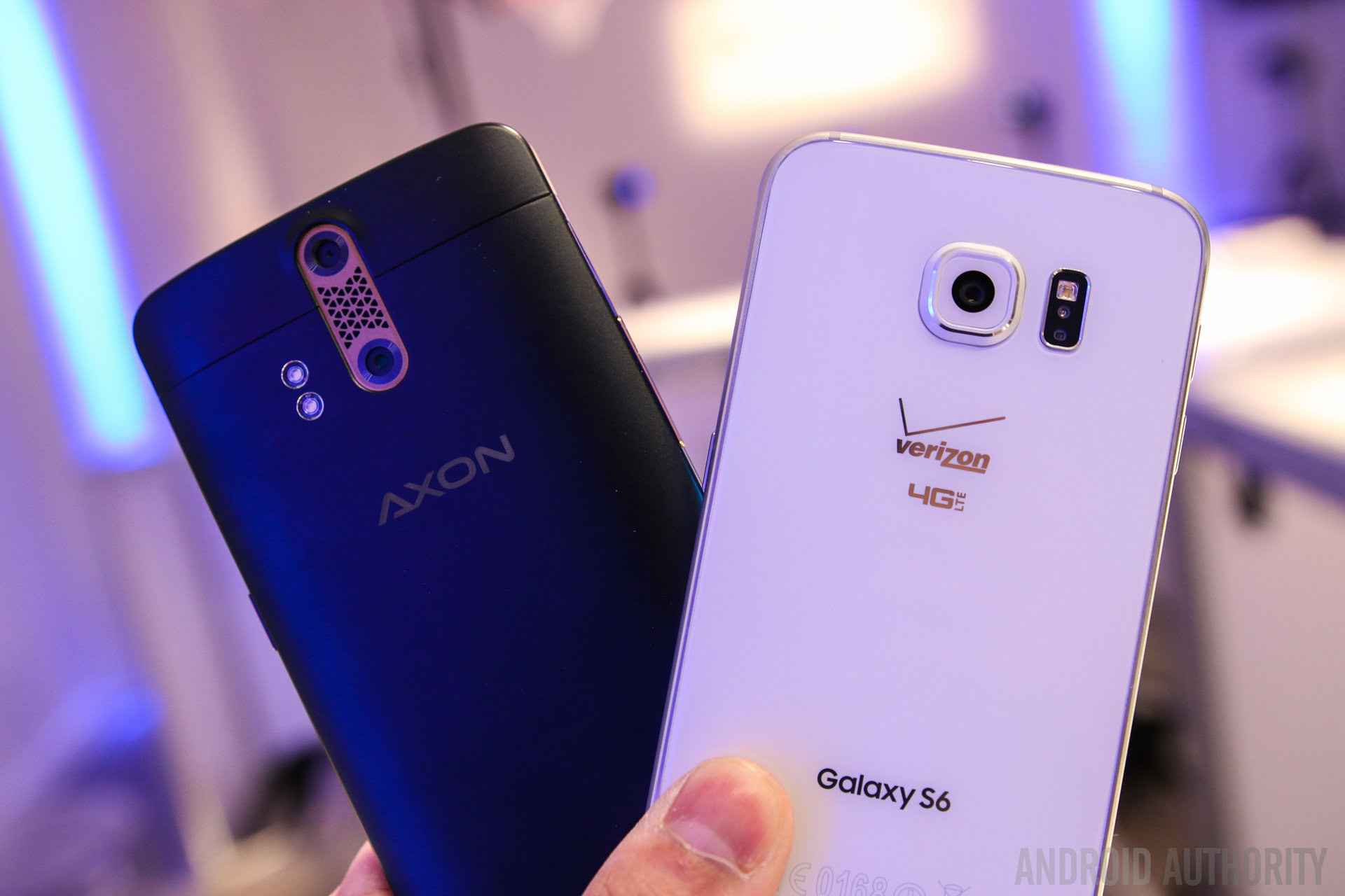ZTE Axon vs Samsung Galaxy S6 quick look