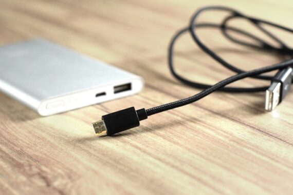 Micro-Flip: a reversible microUSB cable (not USB-C)