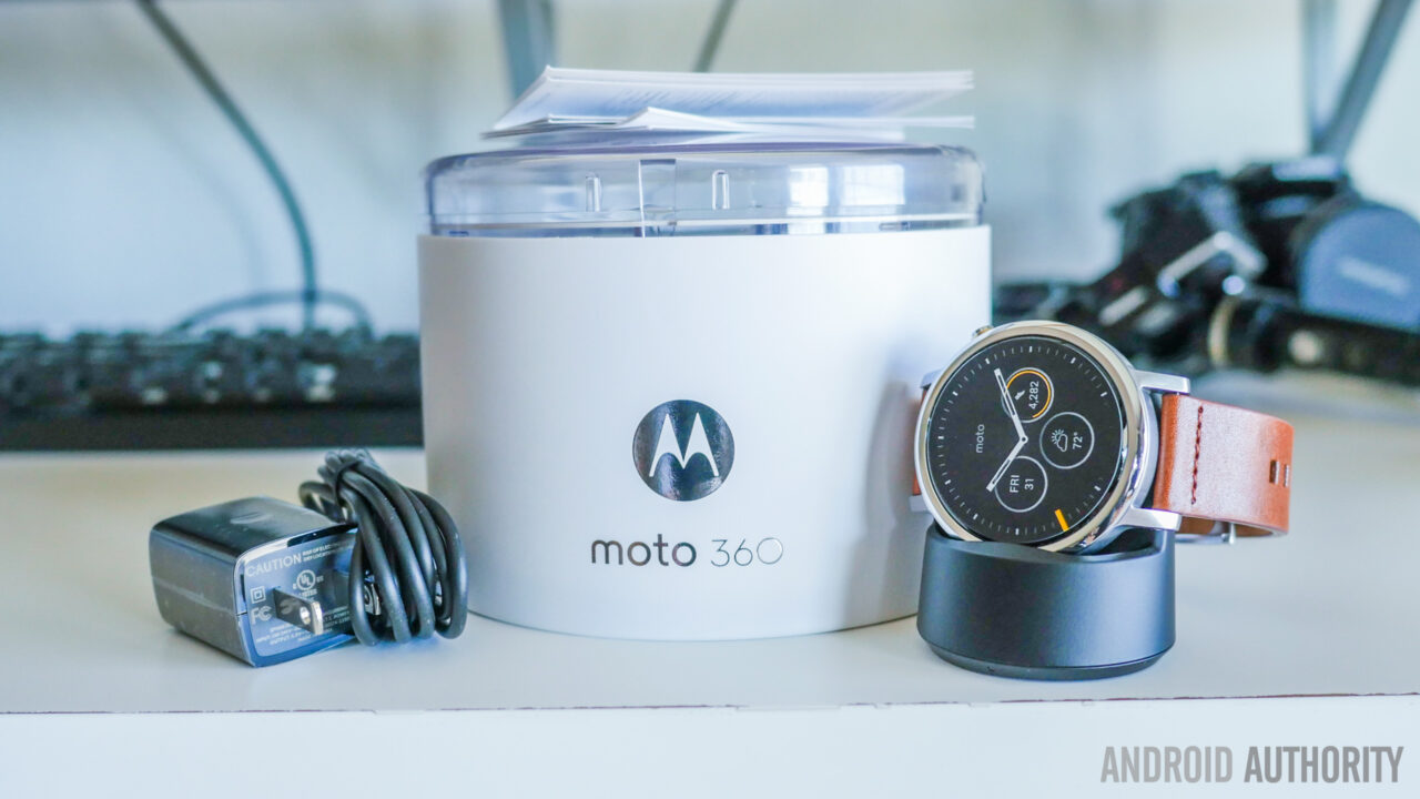 Motorola Moto 360 (2nd Gen.) unboxing and initial setup