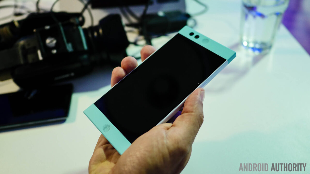 Here's what the Nextbit Robin looks like in closer detail (gallery)