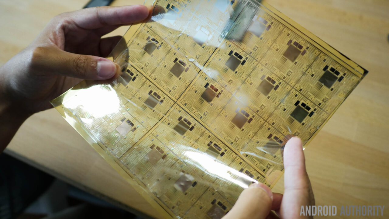 Video: Wove band puts a truly flexible e-ink display on your wrist