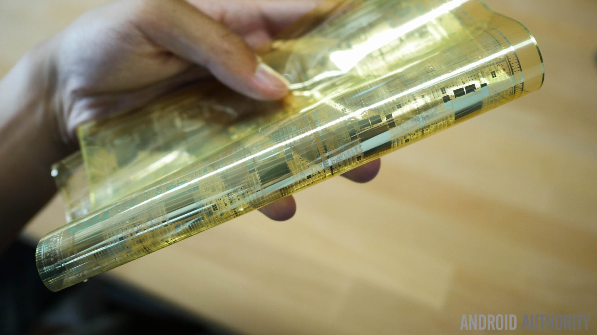 Video: Wove band puts a truly flexible e-ink display on your wrist