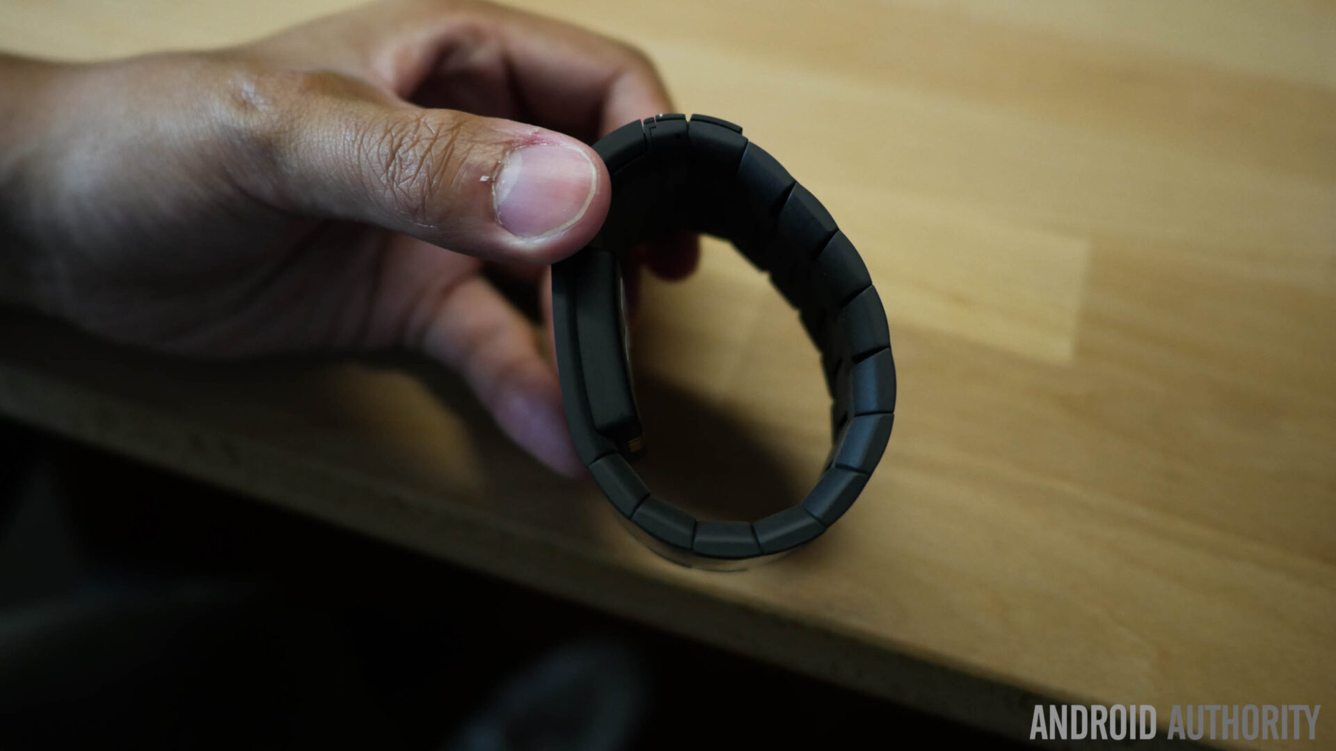 Video: Wove band puts a truly flexible e-ink display on your wrist