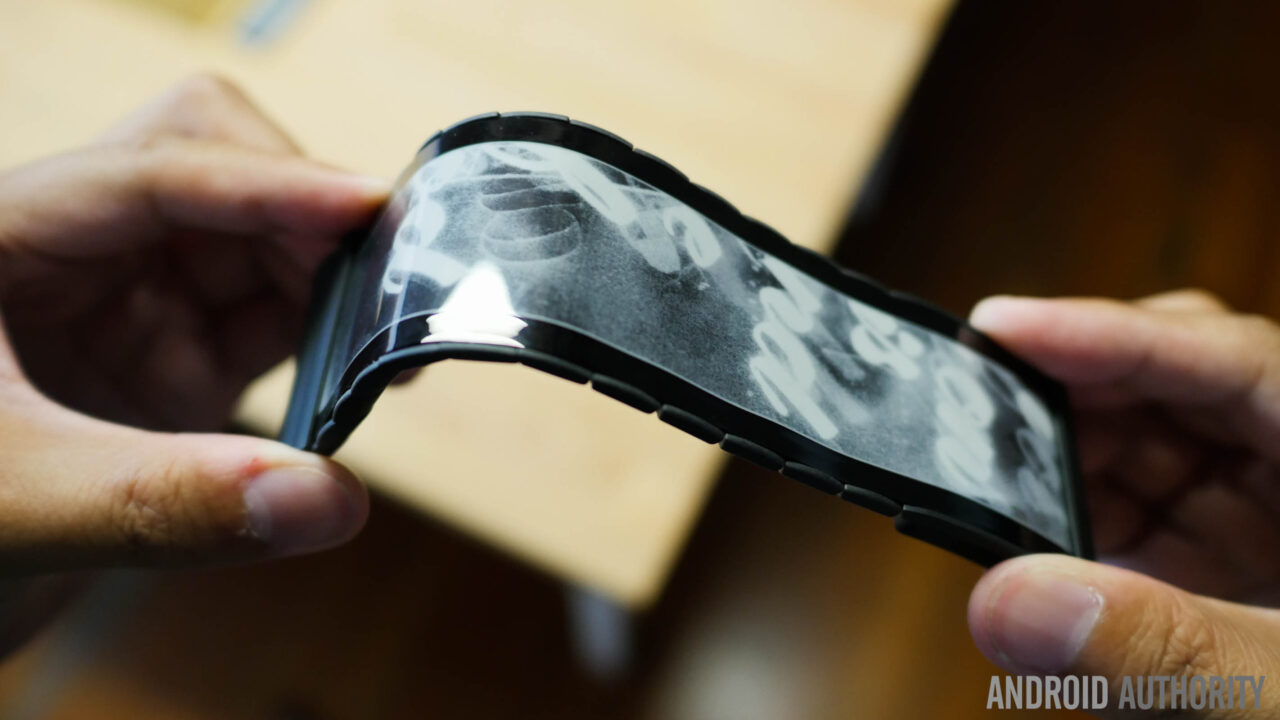 Video: Wove band puts a truly flexible e-ink display on your wrist