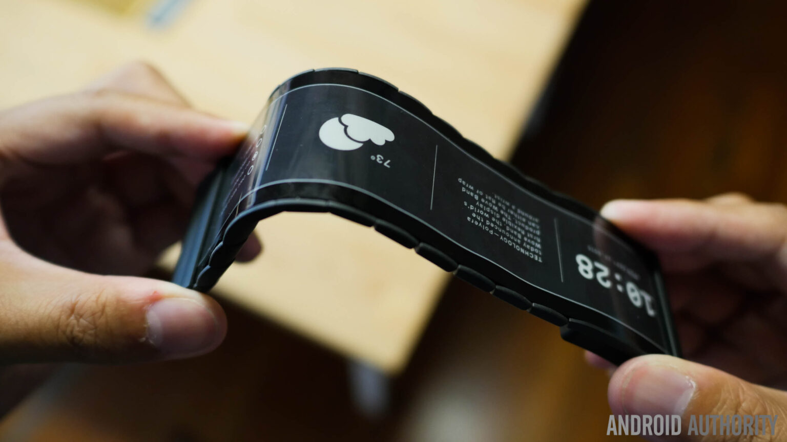 Video: Wove band puts a truly flexible e-ink display on your wrist