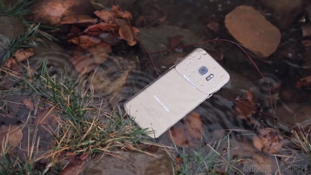 Water resistant phones: the essential do’s and don’ts
