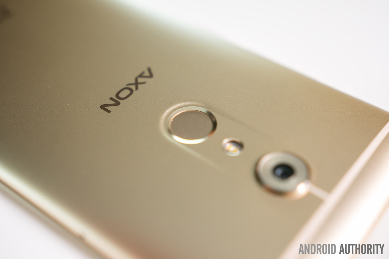 Getting to know the ZTE Axon 7 - Android Authority