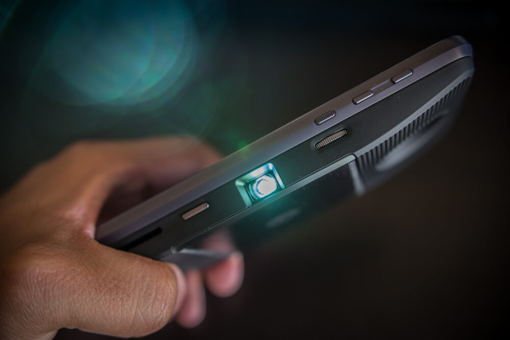 Moto Mods Review: Blast, Power and Project in a snap - Android Authority