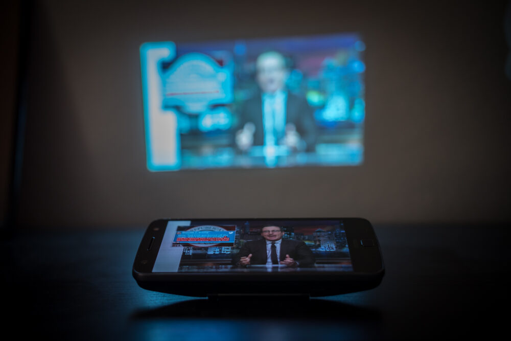 Moto Mods Review: Blast, Power and Project in a snap - Android Authority