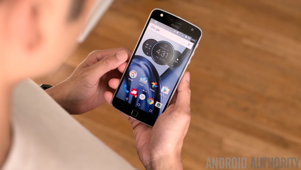 Moto Z Play and new Hasselblad Mod with 10X optical zoom announced ...