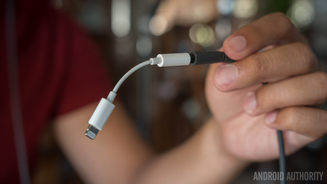 New colors and headphone ports: the new smartphone “features” - Android ...