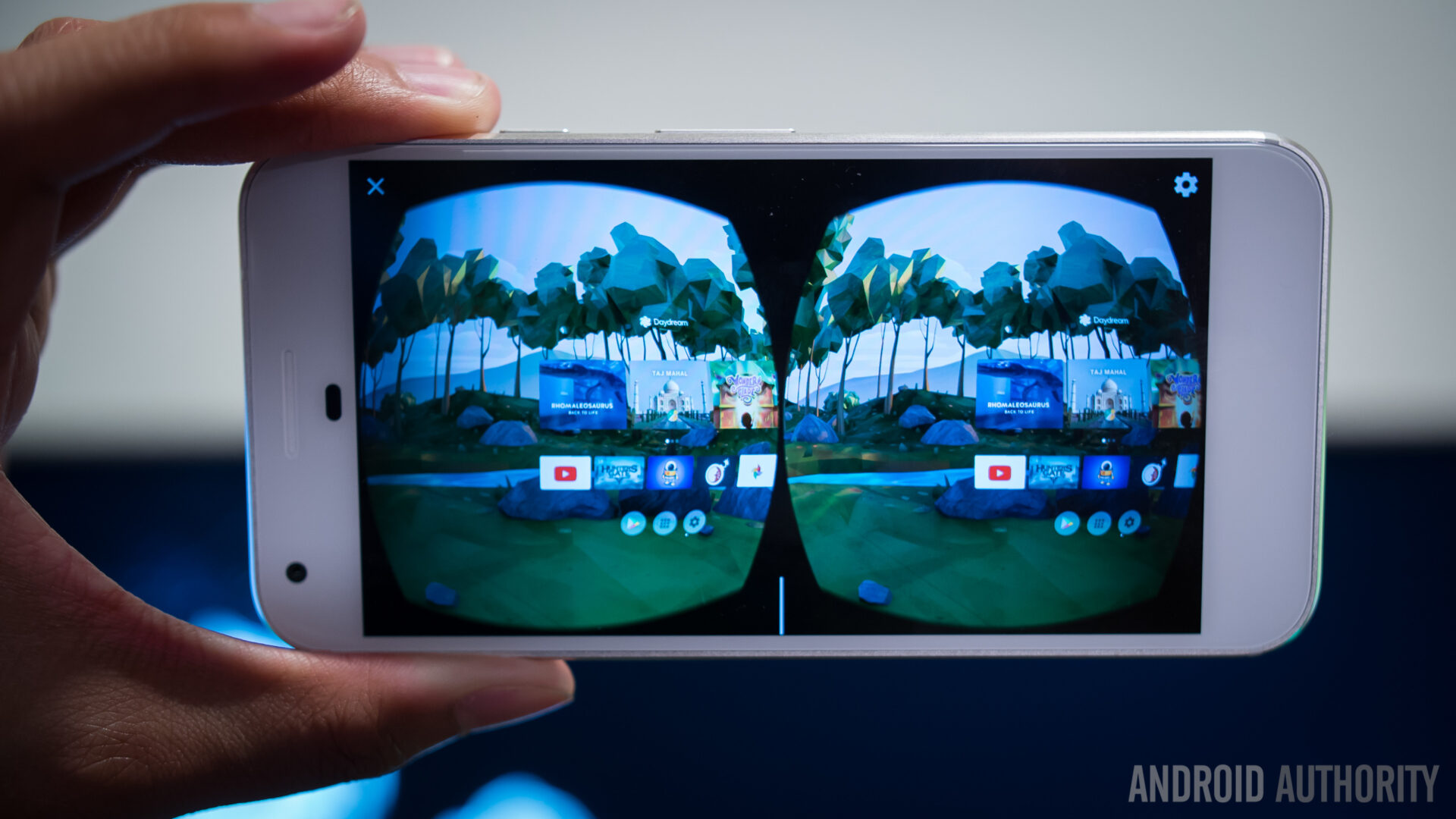 Google Daydream ready phones and other accessories