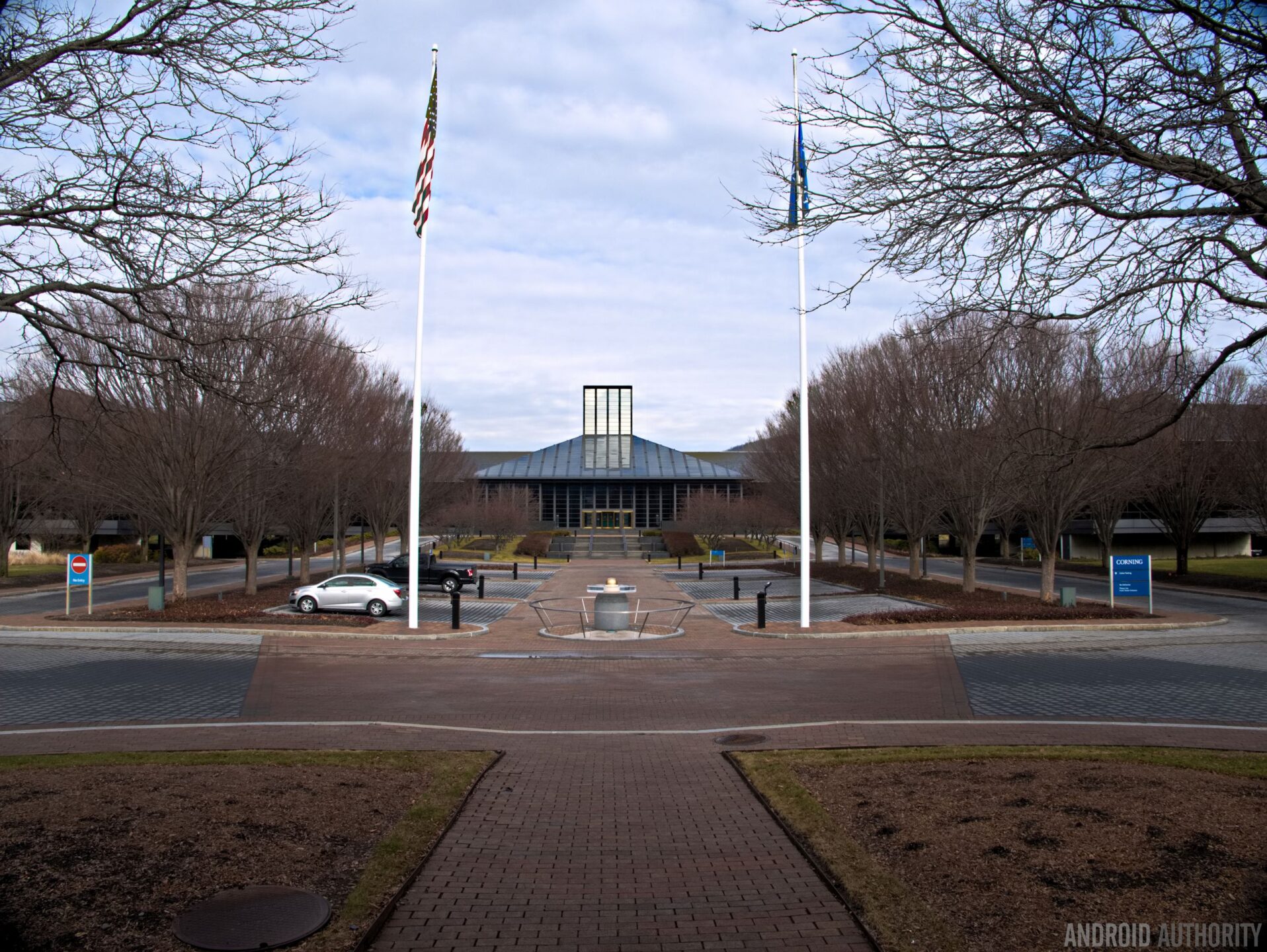 Corning Gorilla Glass labs tour: Shattering glass for perfection ...