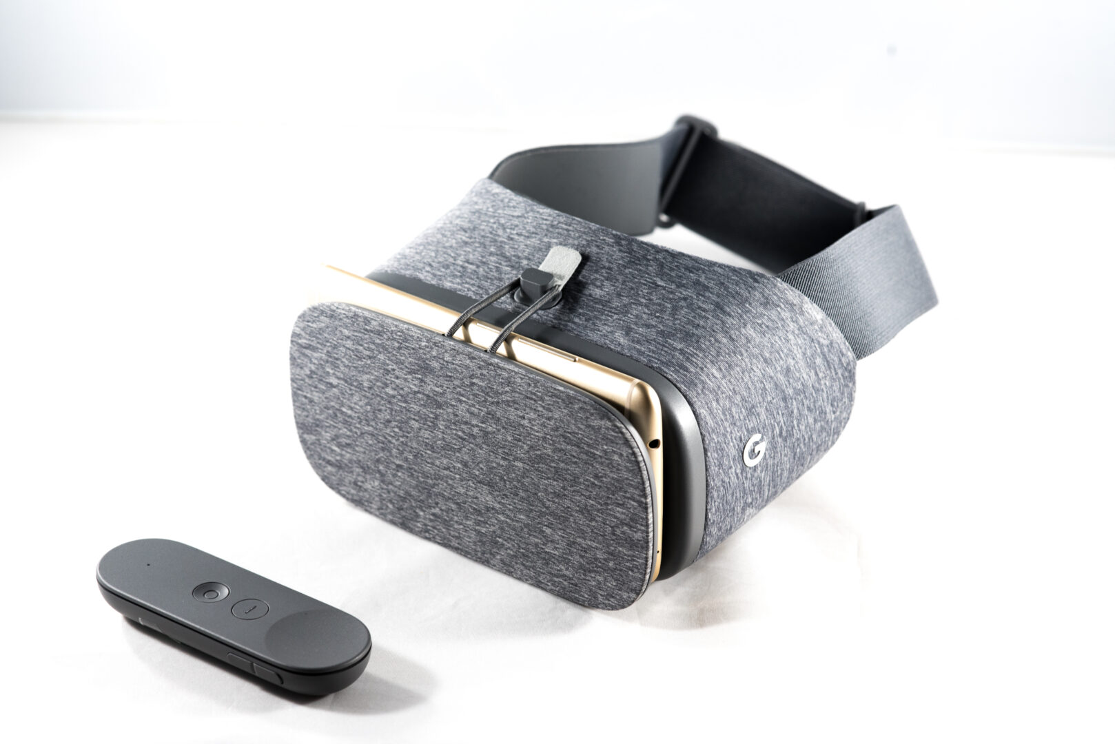 Developers can now publish apps and games to Google's Daydream platform ...