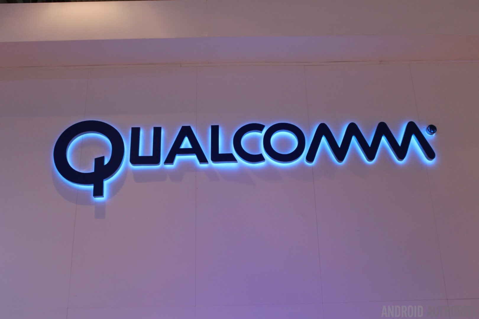 Qualcomm reveals in-display fingerprint sensors, may arrive to phones ...