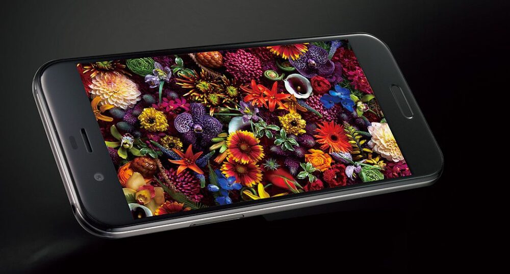 Sharp's new Aquos R includes a charging dock that turns and looks at you