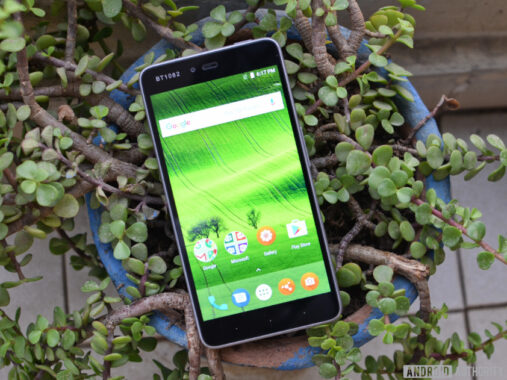 Indian startup Smartron unveils its next smartphone, the srt.phone ...