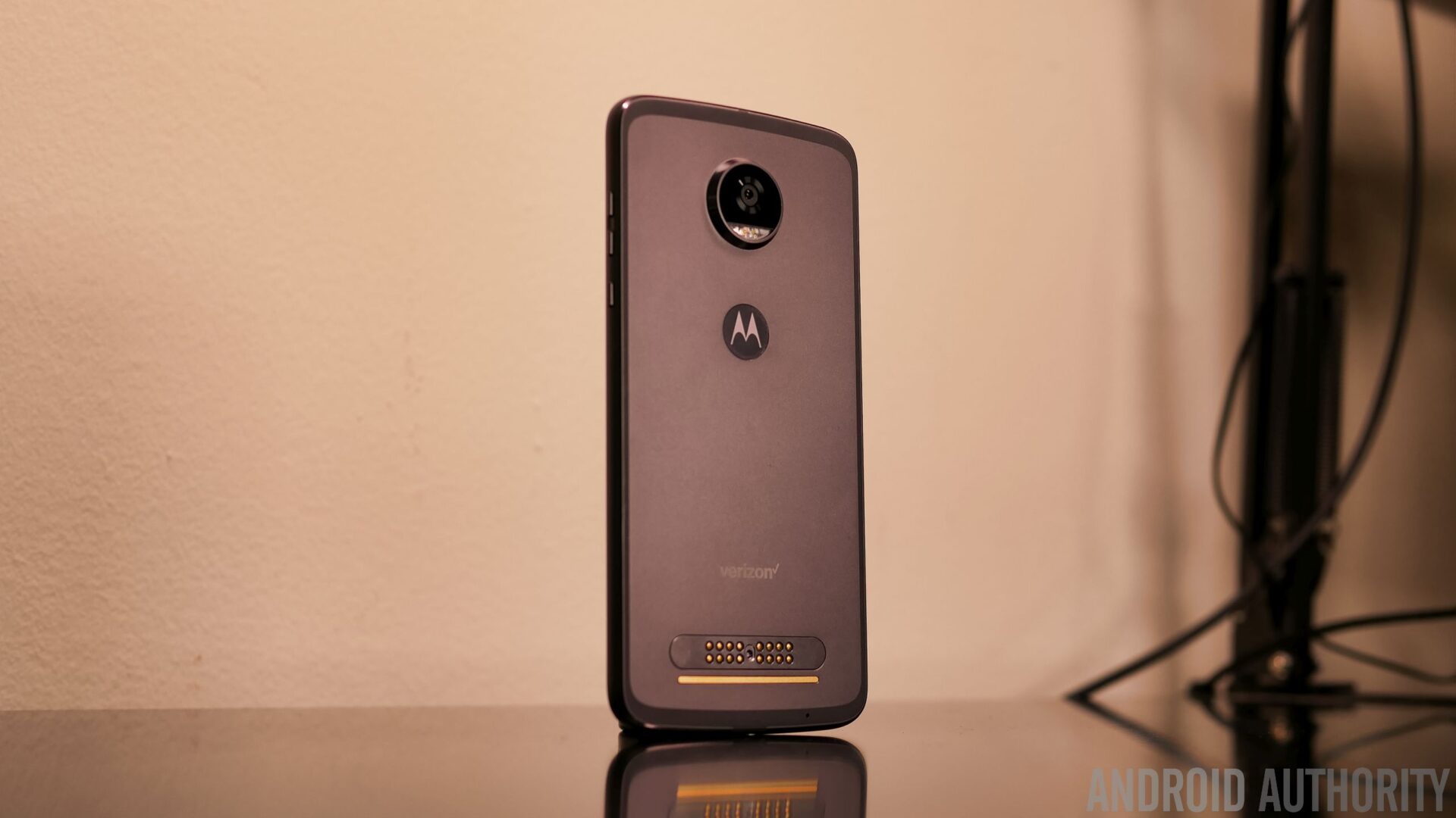 Hands-on with the Moto Z2 Play - Android Authority