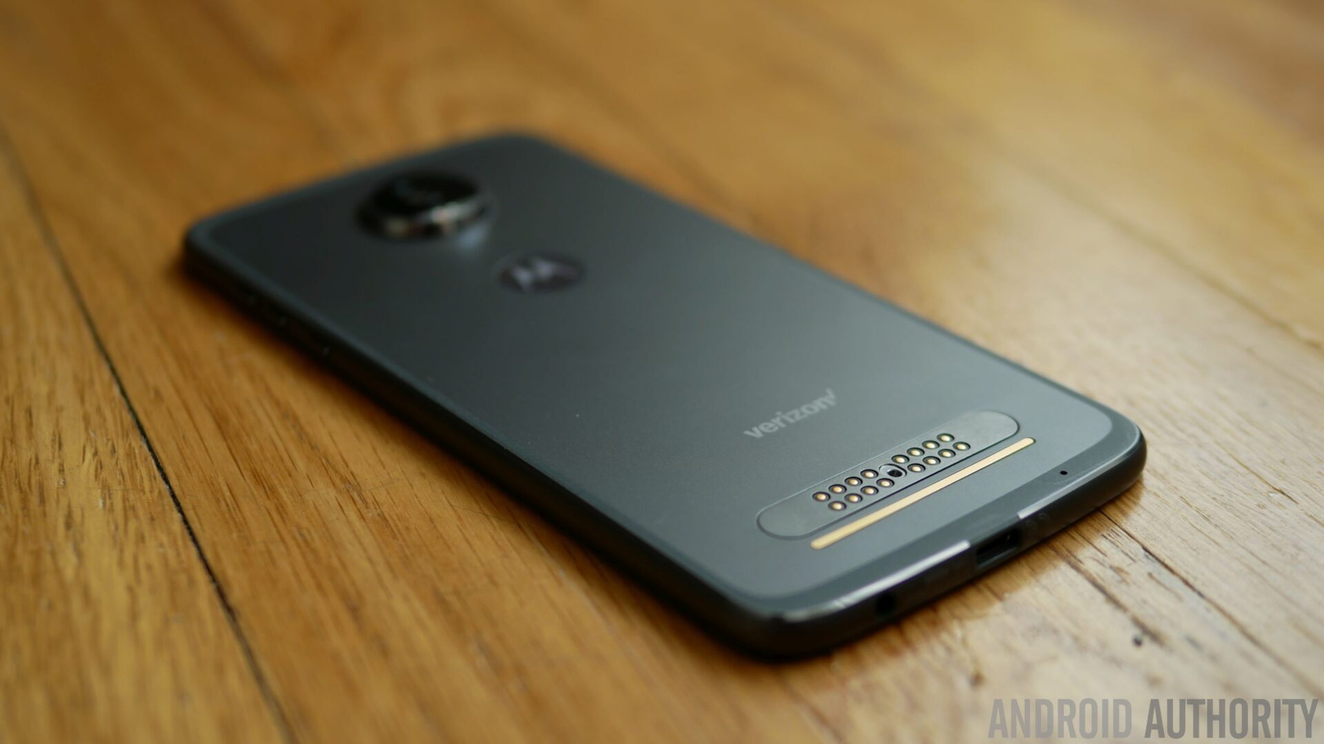 Hands-on with the Moto Z2 Play - Android Authority