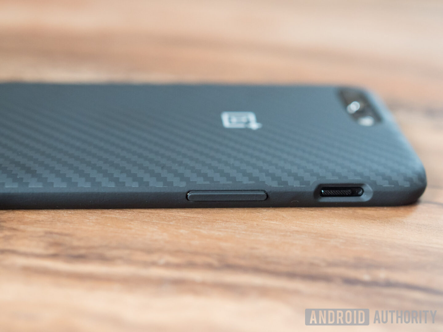 These are the official OnePlus 5 cases - Android Authority