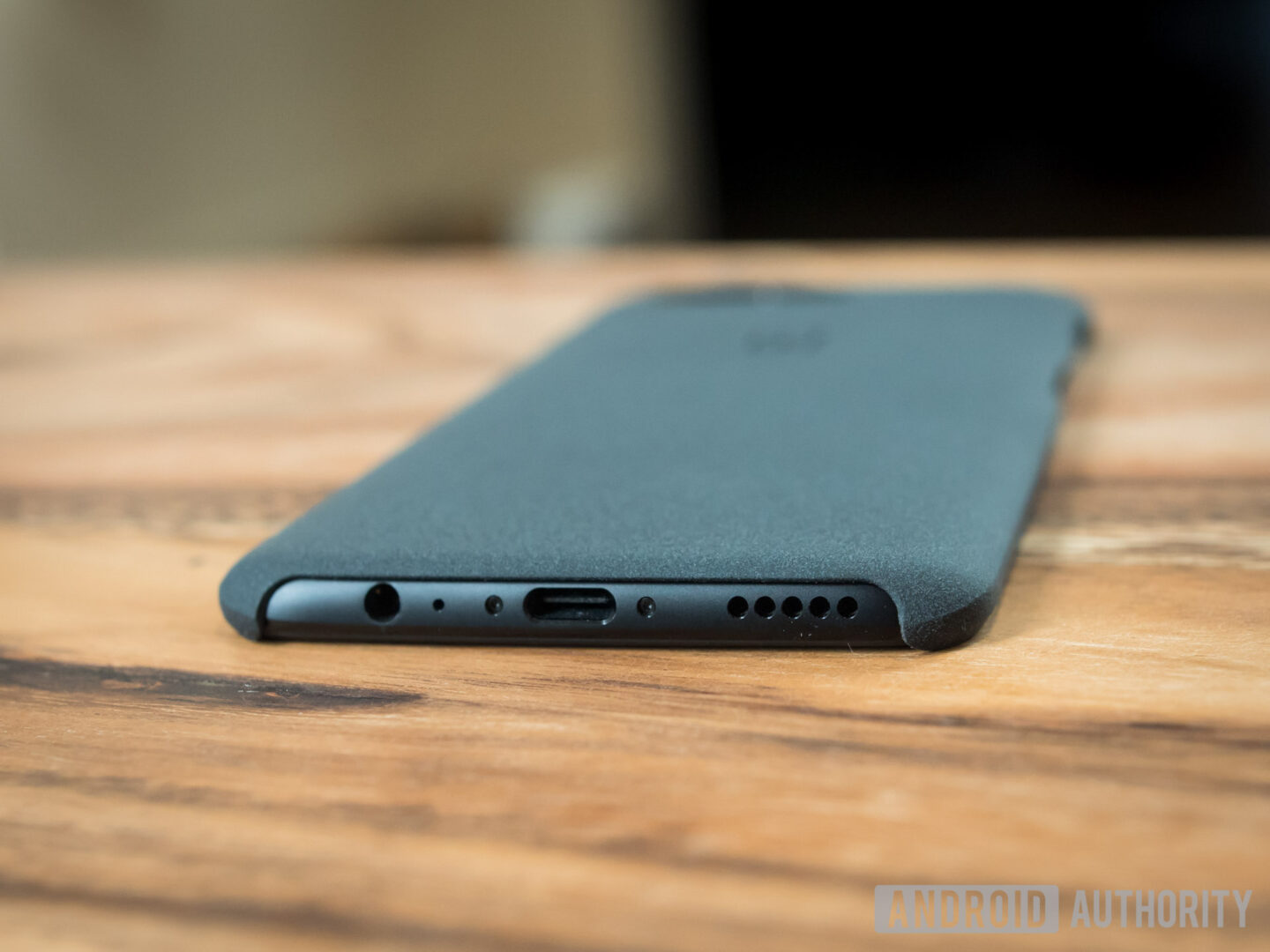 These are the official OnePlus 5 cases - Android Authority