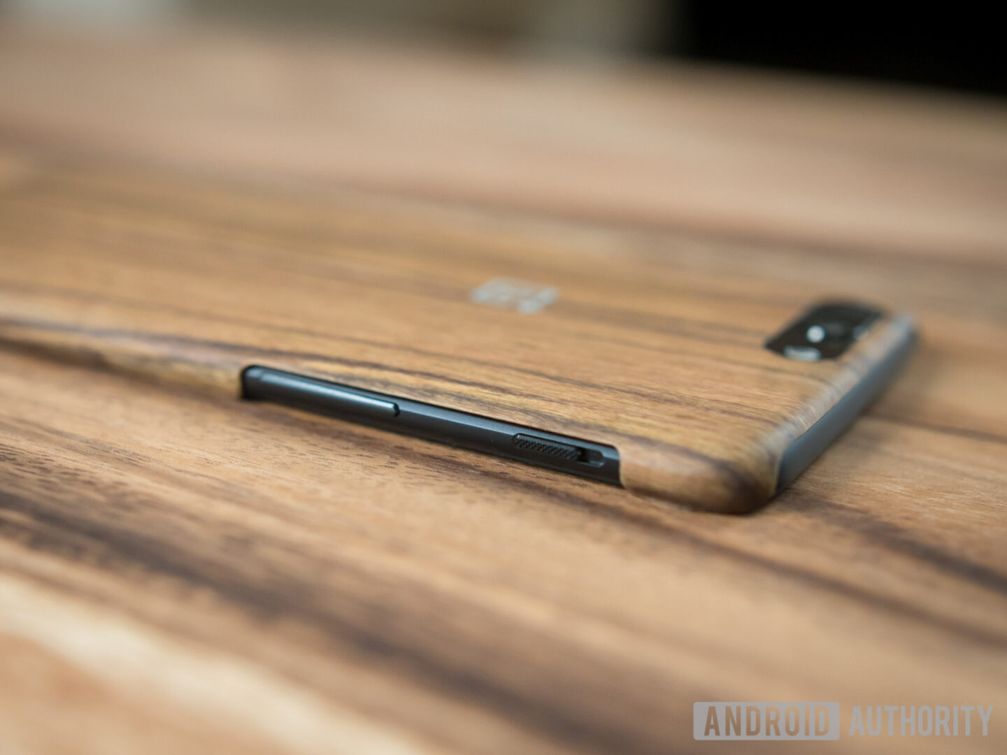 These are the official OnePlus 5 cases - Android Authority