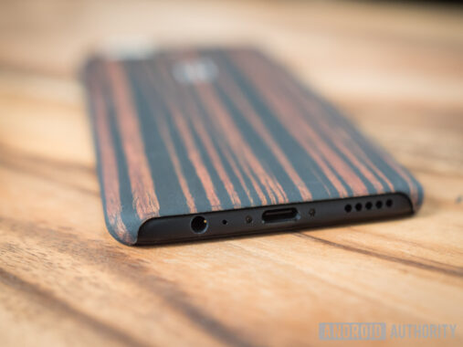 These are the official OnePlus 5 cases - Android Authority