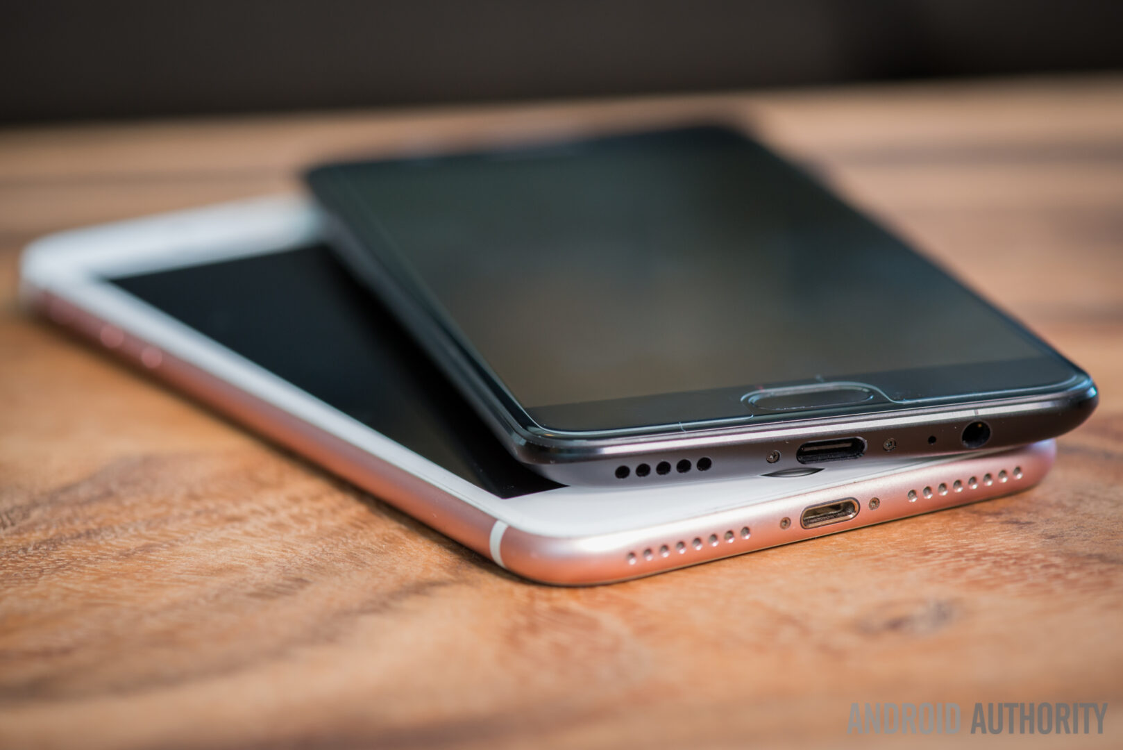 OnePlus 5 vs Apple iPhone 7 Plus: quick look - Android Authority