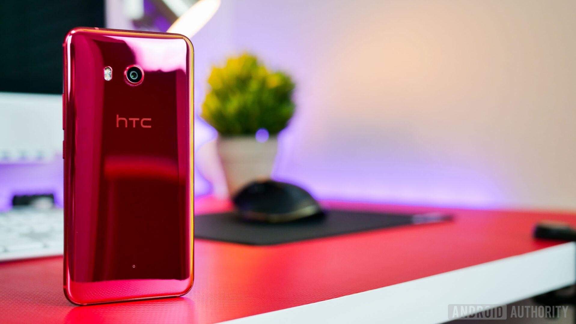 Solar Red HTCU11: Iron Man Edition? - Android Authority