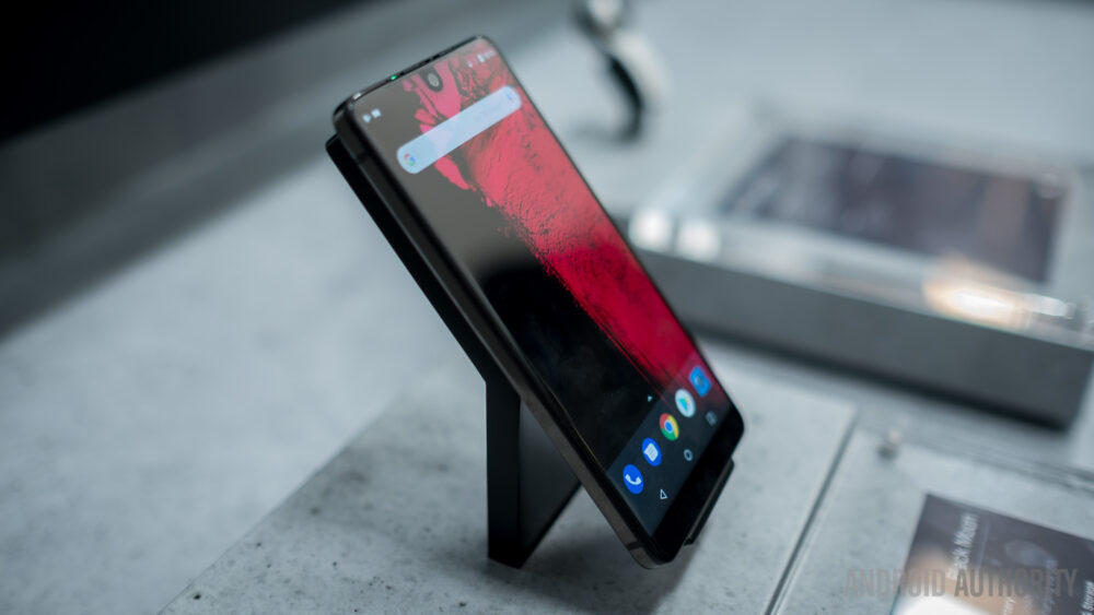 The Essential Phone still isn't certified by Verizon - Android Authority