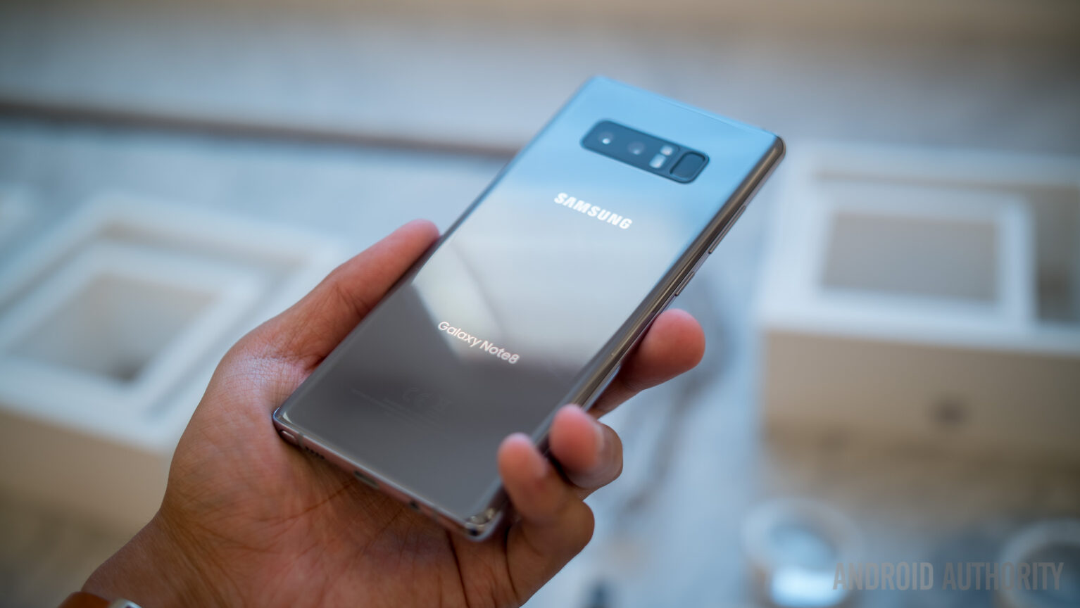 Microsoft begins selling the Samsung Galaxy Note 8