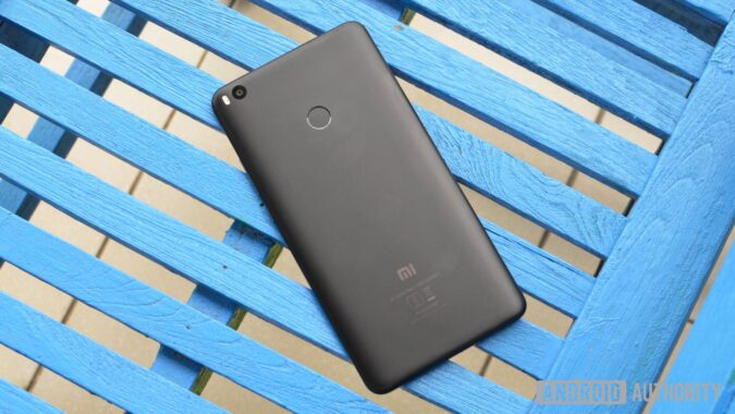 Supposed Xiaomi Mi 8 appears in hands-on video with see-through rear