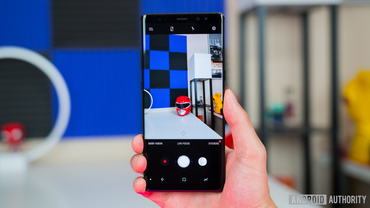 Use this Galaxy Note 8 mod to unlock some pro video recording features
