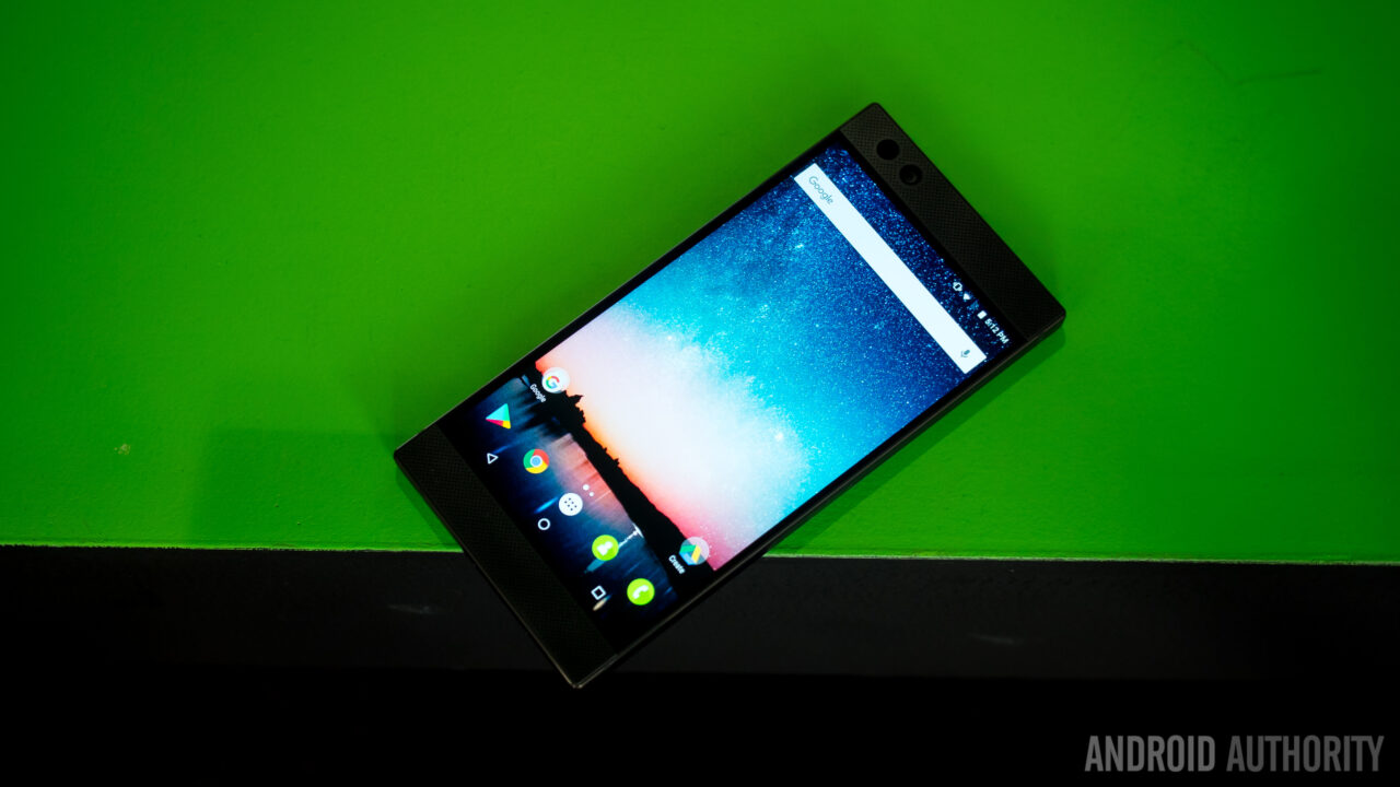 Razer Phone hands-on: a phone for gamers, and everyone - Android Authority