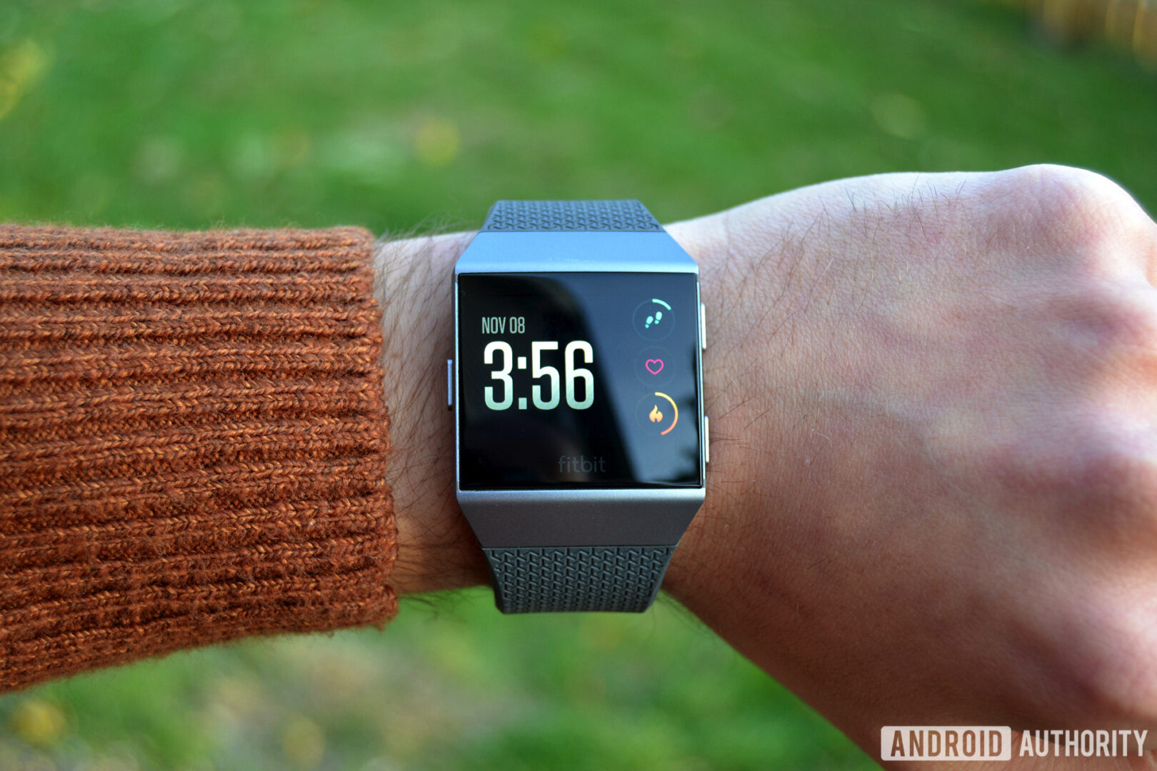 Fitbit Ionic's first software update brings more watch faces and apps ...