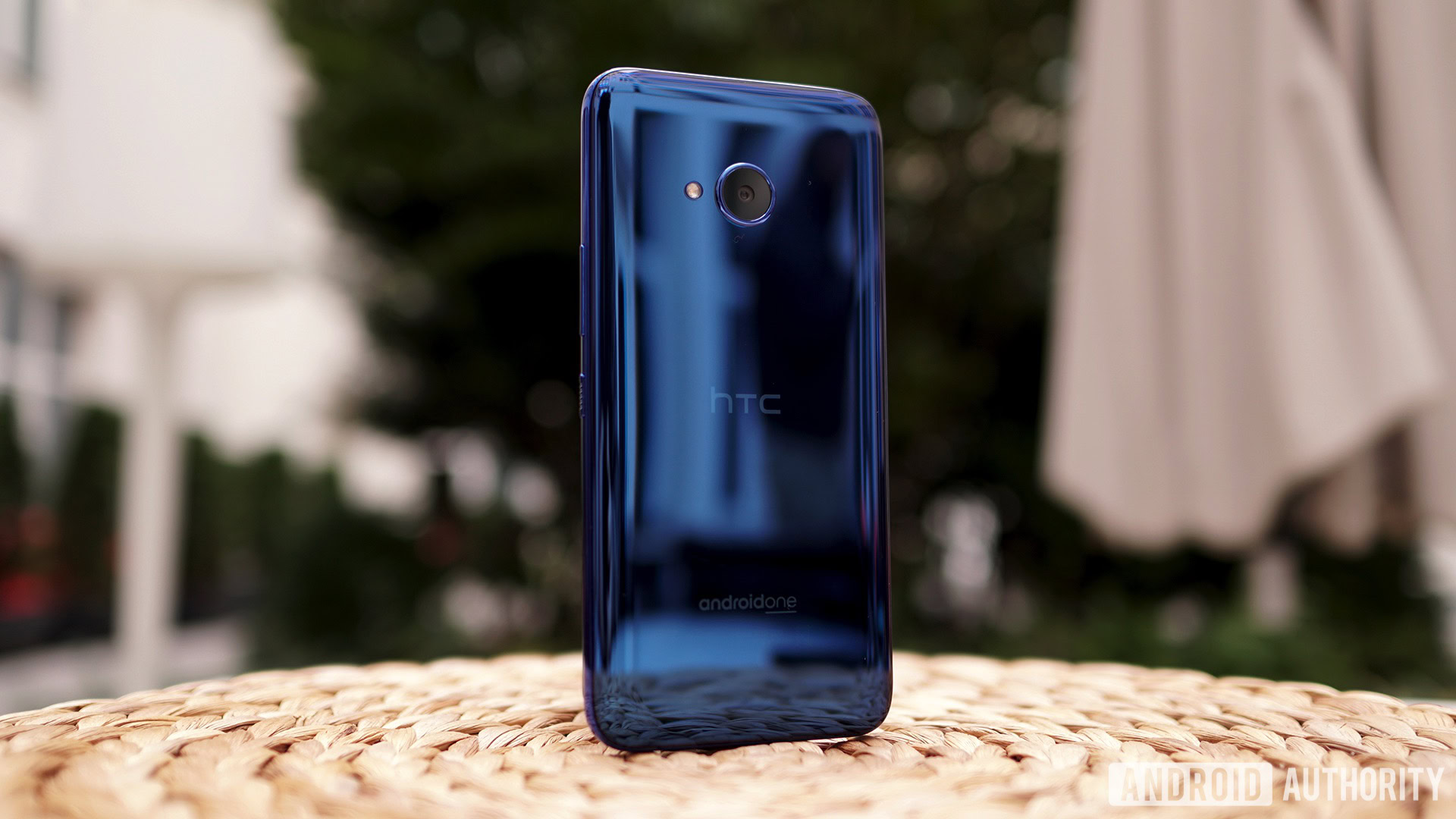 The HTCU11 Life begins to roll out to retailers across Europe