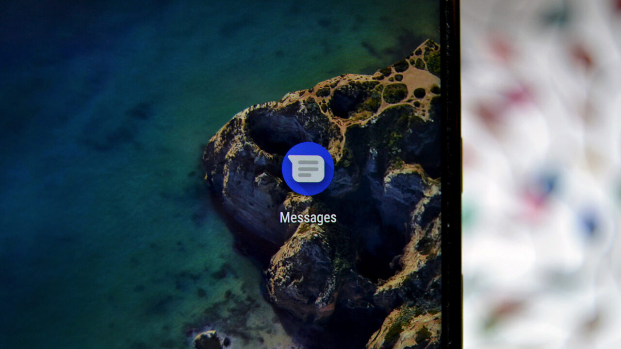 Android Messages: Material Theme, dark mode return to texting app
