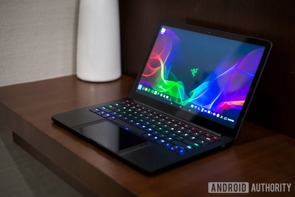 Razer Project Linda hands-on: Your Razer Phone becomes the brain of ...
