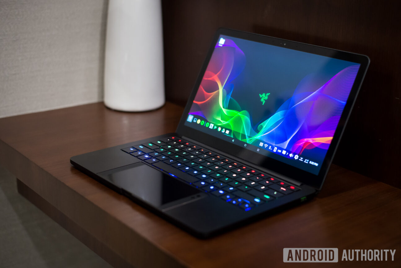 Razer Project Linda hands-on: Your Razer Phone becomes the brain of ...