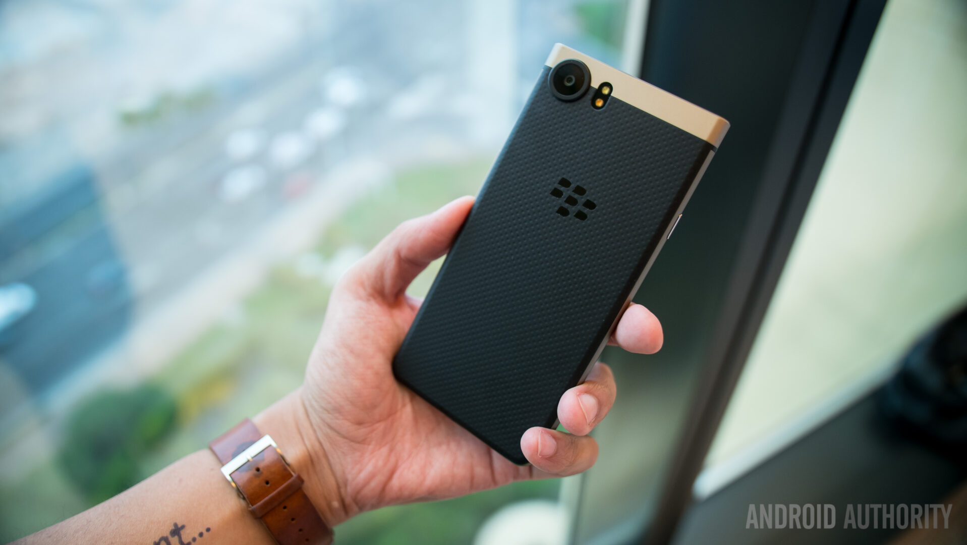 BlackBerry announces US launch of BlackBerry Motion (Update: Now up for ...
